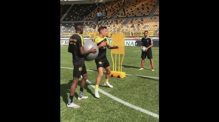 Football Skills: Roda JC Players Mario Engels & Gyliano Van Velzen