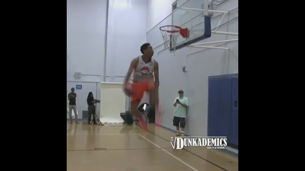 Basketball Dunks: An insane dunk by the jumper