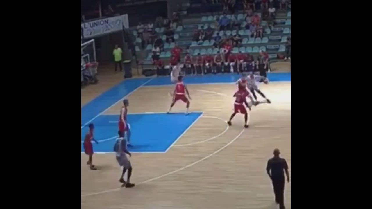 Basketball Moves: This sequence is so smooth