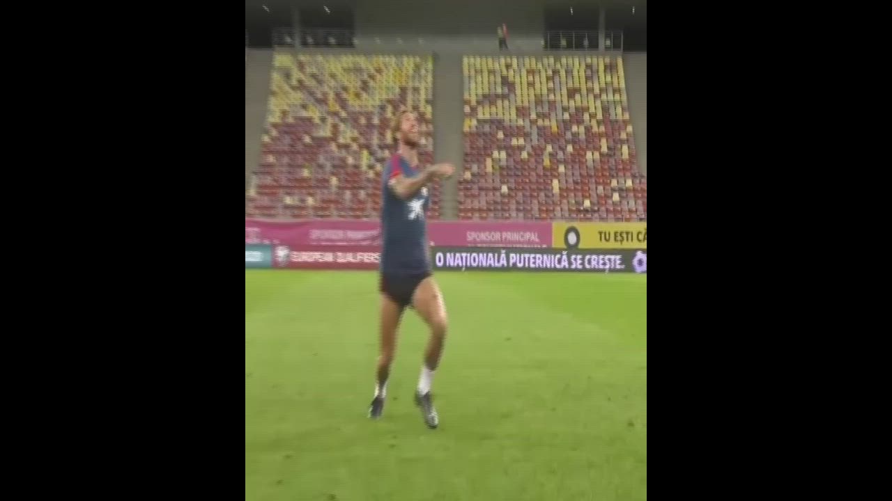 Ramos showcases stunning backheel volley flicks in Spain training