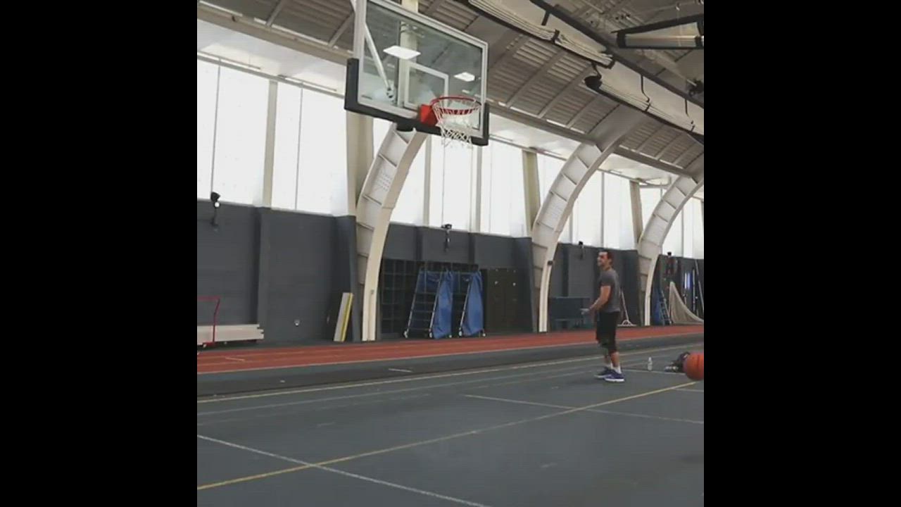 Basketball Dunks: Trying out the tomahawk windmill